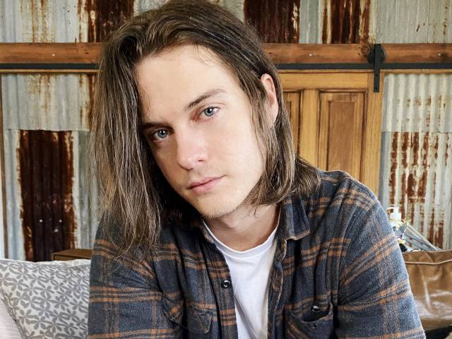 Josh Needs Silver Sheets | Girl.com.au