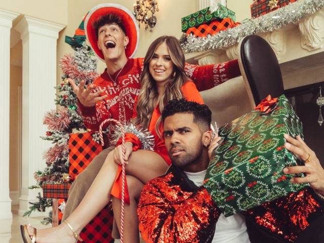 The Trio It Feels Like Christmas | Girl.com.au