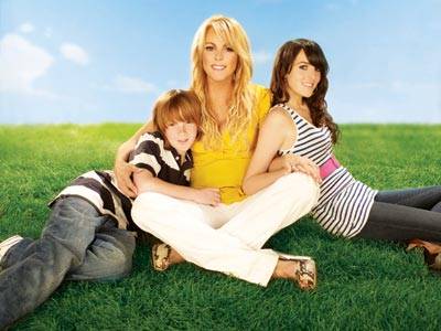 Living Lohan, new reality tv show starring Lindsay Lohan's mum Dina & sister Ali | Girl.com.au