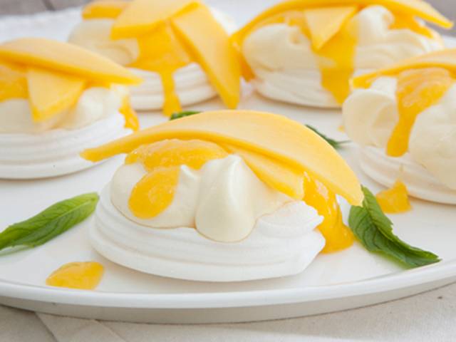 Mango Pavlovas | Girl.com.au