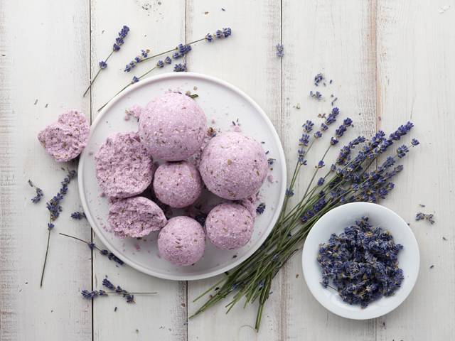 Fragrant Bath Bombs | Girl.com.au