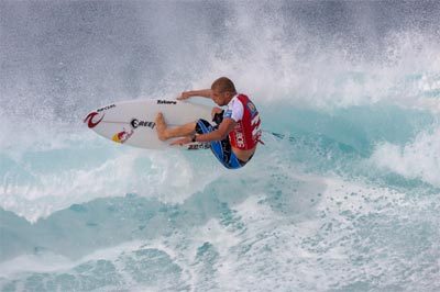 Red Bull Heli-Surf attracts world champ Mick Fanning | Girl.com.au