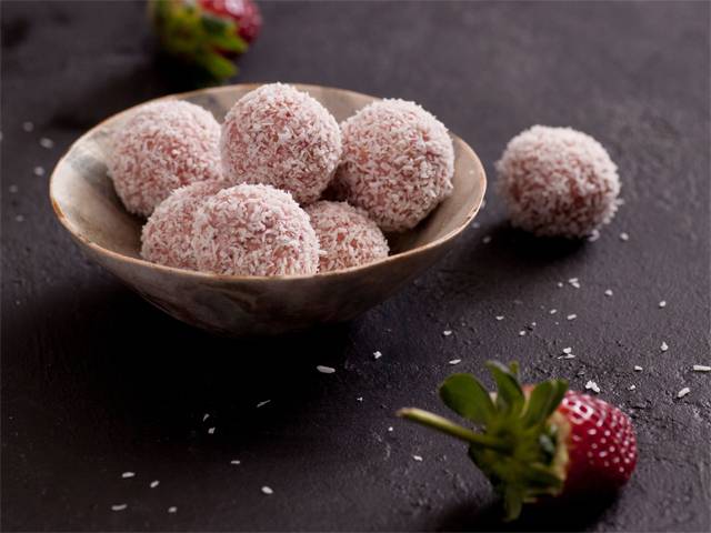 Strawberry Bliss Balls | Girl.com.au